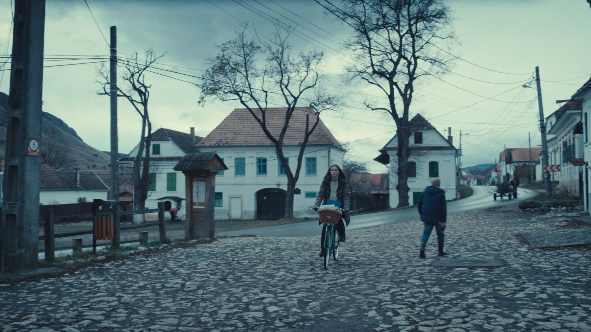 Cristian Mungiu gransker rumensk identitet og frykten for det ukjente i ...